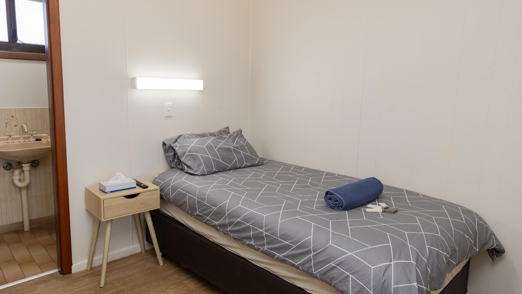 Single Room – Carnarvon Hotel